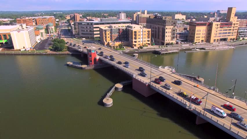 Стоковое видео «Scenic Downtown Green Bay Wisconsin» (абсолютно без ...