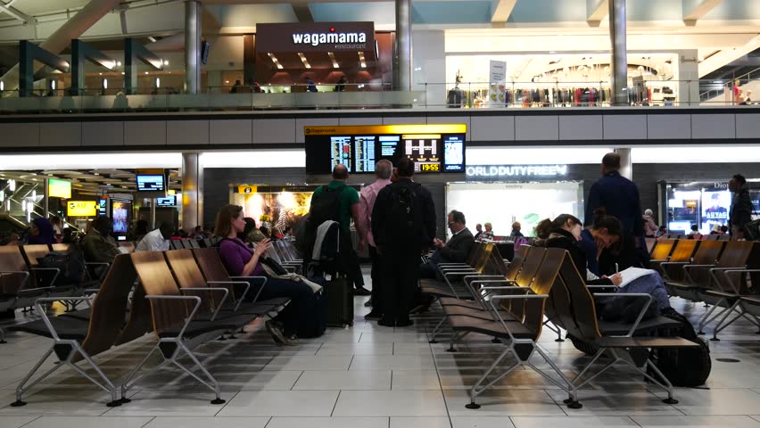 Louis Vuitton Heathrow Airport Terminal 4 | semashow.com