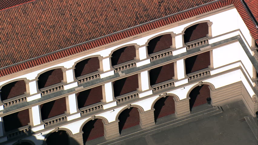 NEW YORK - DEC 15, 2015: Wreath Hanging On Grand Central Terminal ...