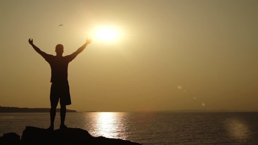 Success Pose Sunset Cliff Traveler Hands Up Concept HD Stok Video Klip ...