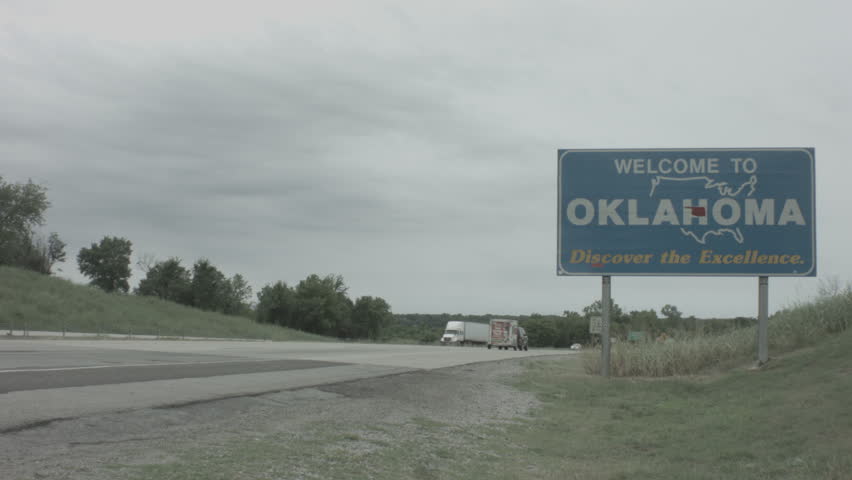 Stockvideo van welcome to oklahoma sign with trucks | 5114873 ...
